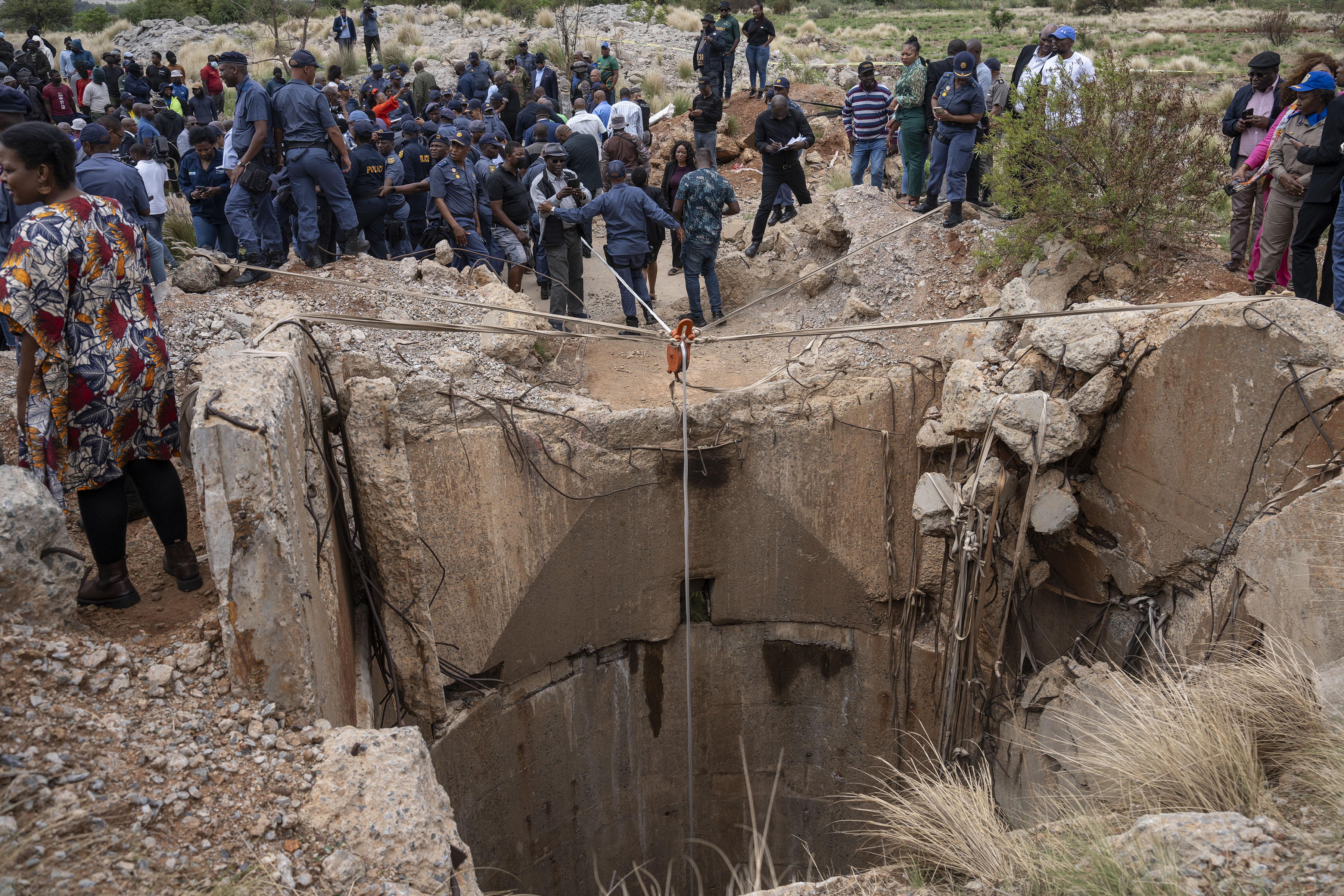 Stilfontein’s dangerous and desperate illegal mining industry | GroundUp